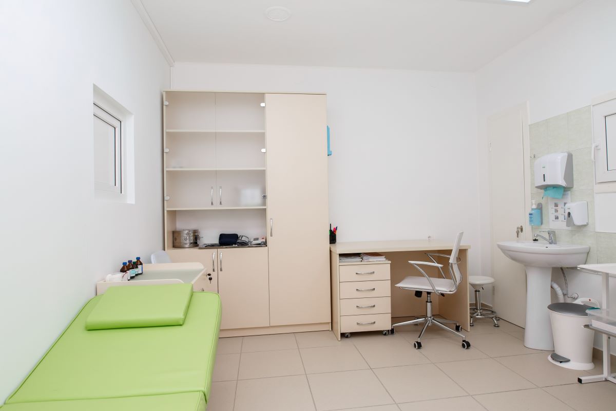 Best Doctor Cabinet – Durable & Stylish for Medical Offices